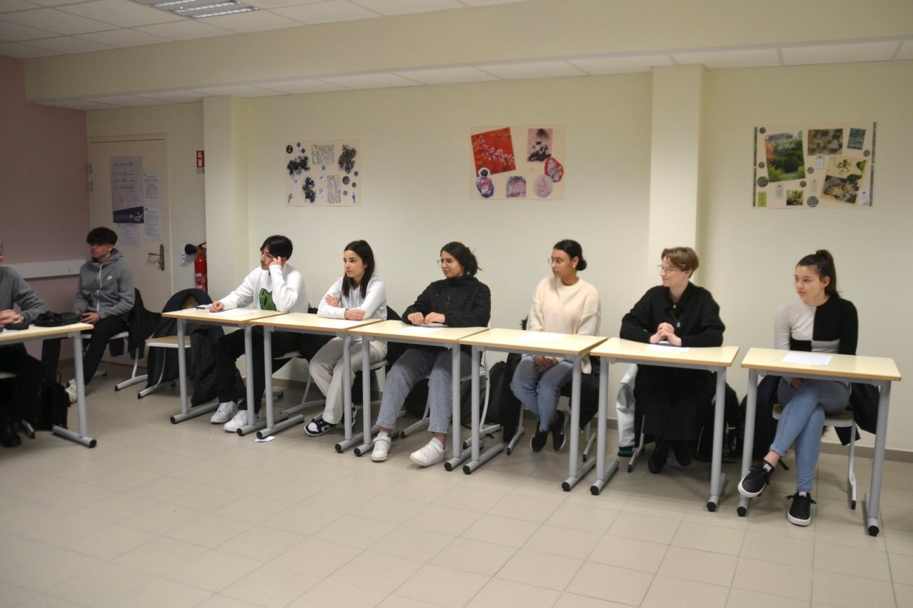 LE CREUSOT : Rencontre avec la romancière Charline Effah au lycée Léon Blum - Creusot Infos