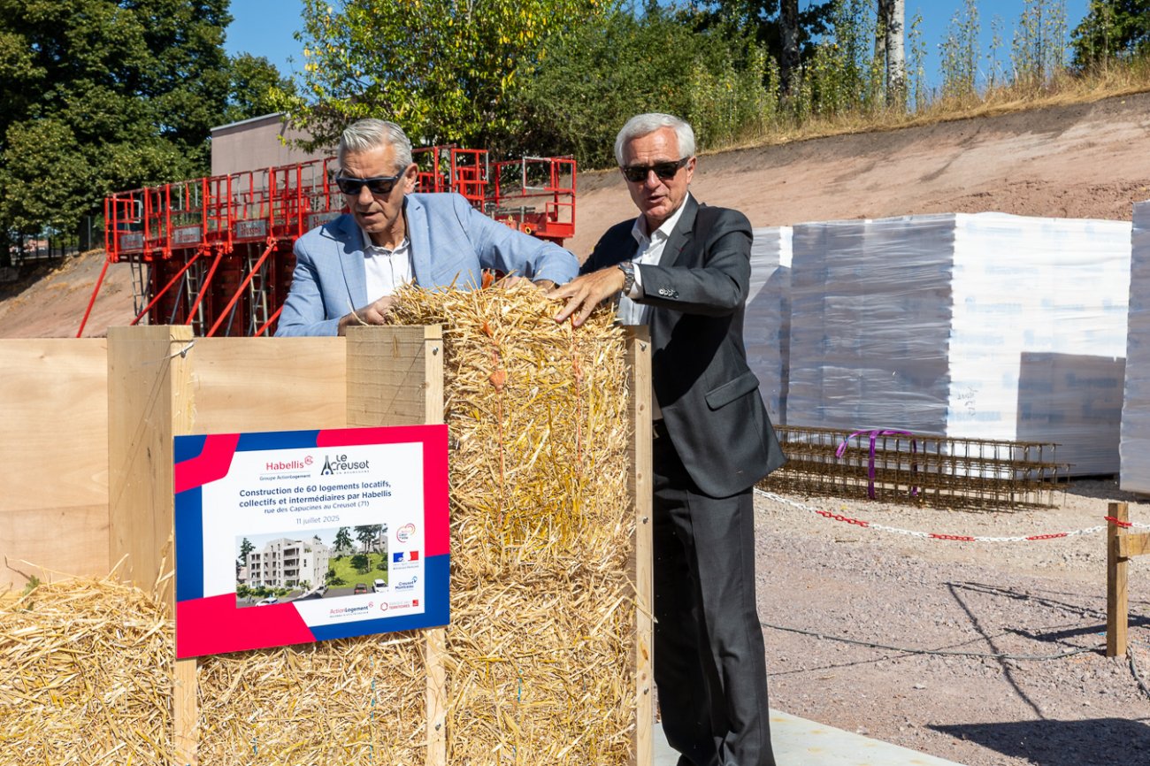 LE CREUSOT : Une première botte de paille symbolique pour une reconstruction durable et locale ...
