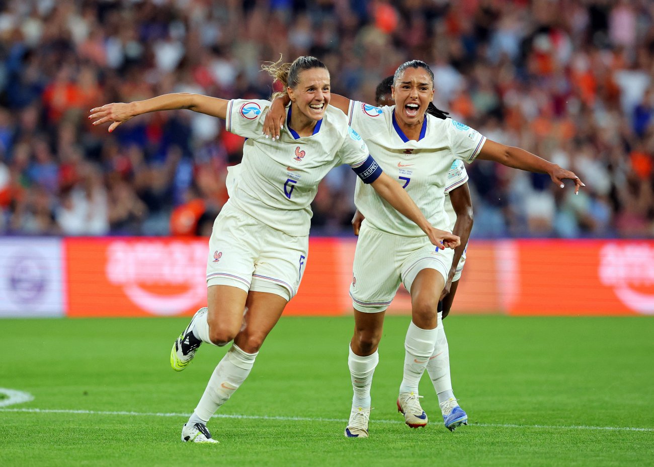 FOOTBALL (Euro féminin) : La France punit les Pays-Bas et affrontera l’Allemagne en quarts ...