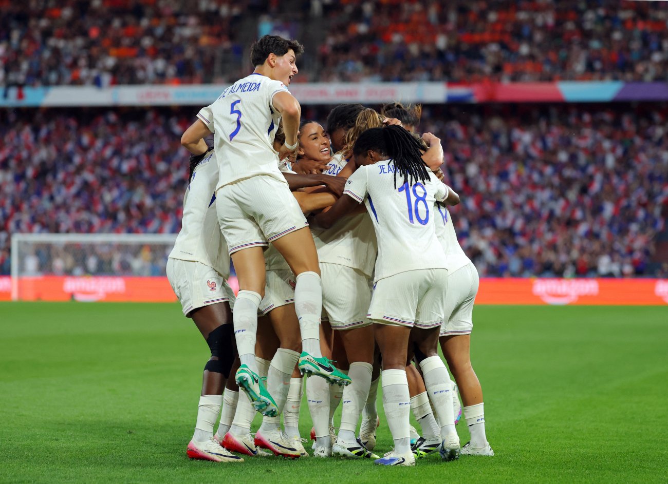 FOOTBALL (Euro féminin) : La France punit les Pays-Bas et affrontera l’Allemagne en quarts ...