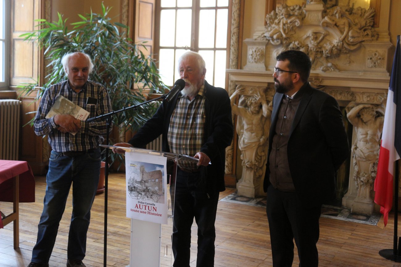 AUTUN : Réédition du livre de Didier Corneille AUTUN, TOUTE UNE ...