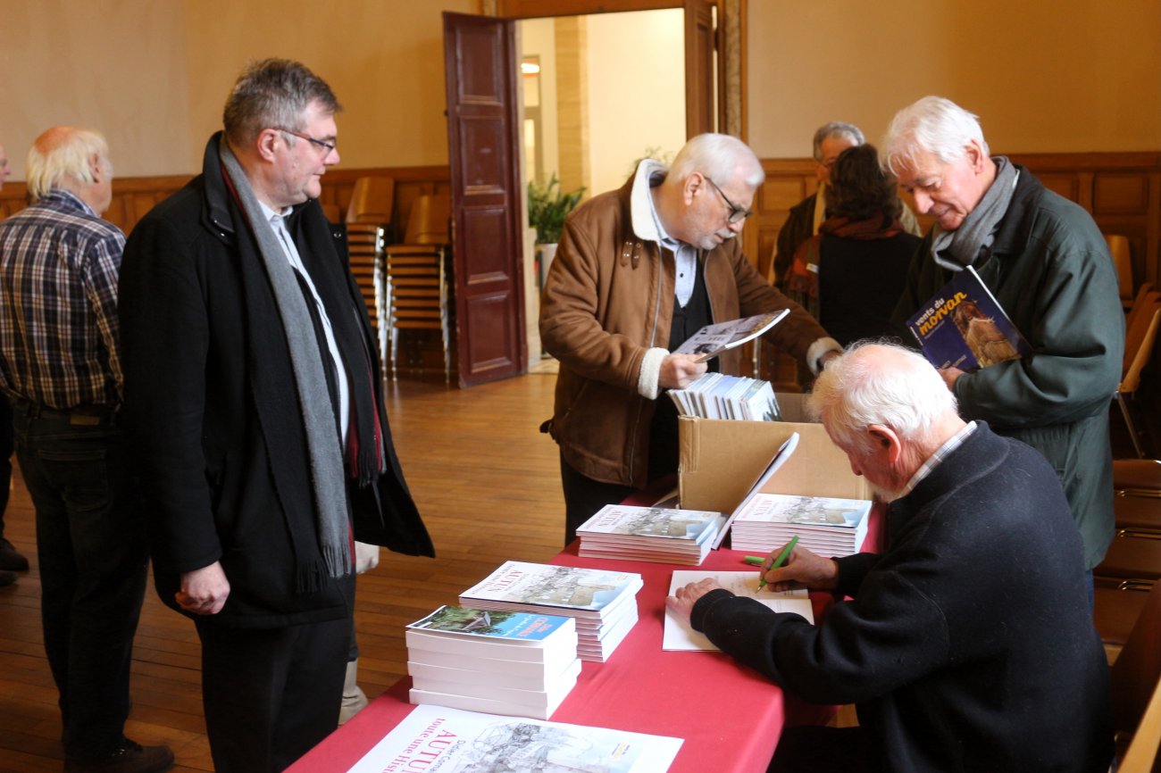 AUTUN : Réédition du livre de Didier Corneille AUTUN, TOUTE UNE ...