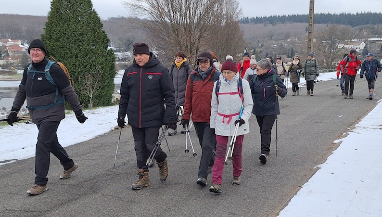 SAINT-SERNIN DU BOIS : Les marcheurs de l’ACAPS ont bravé le froid ...