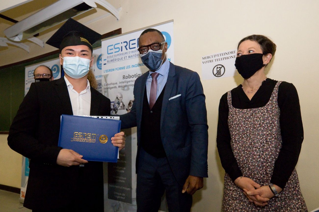 ÉTUDES SUPÉRIEURES : Cérémonie de remise des diplômes de l'ÉSIREM ...