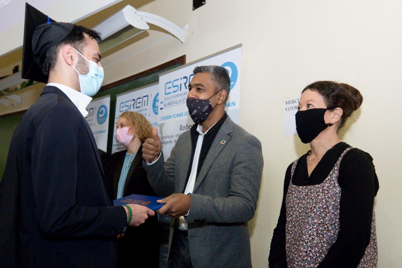 ÉTUDES SUPÉRIEURES : Cérémonie de remise des diplômes de l'ÉSIREM ...