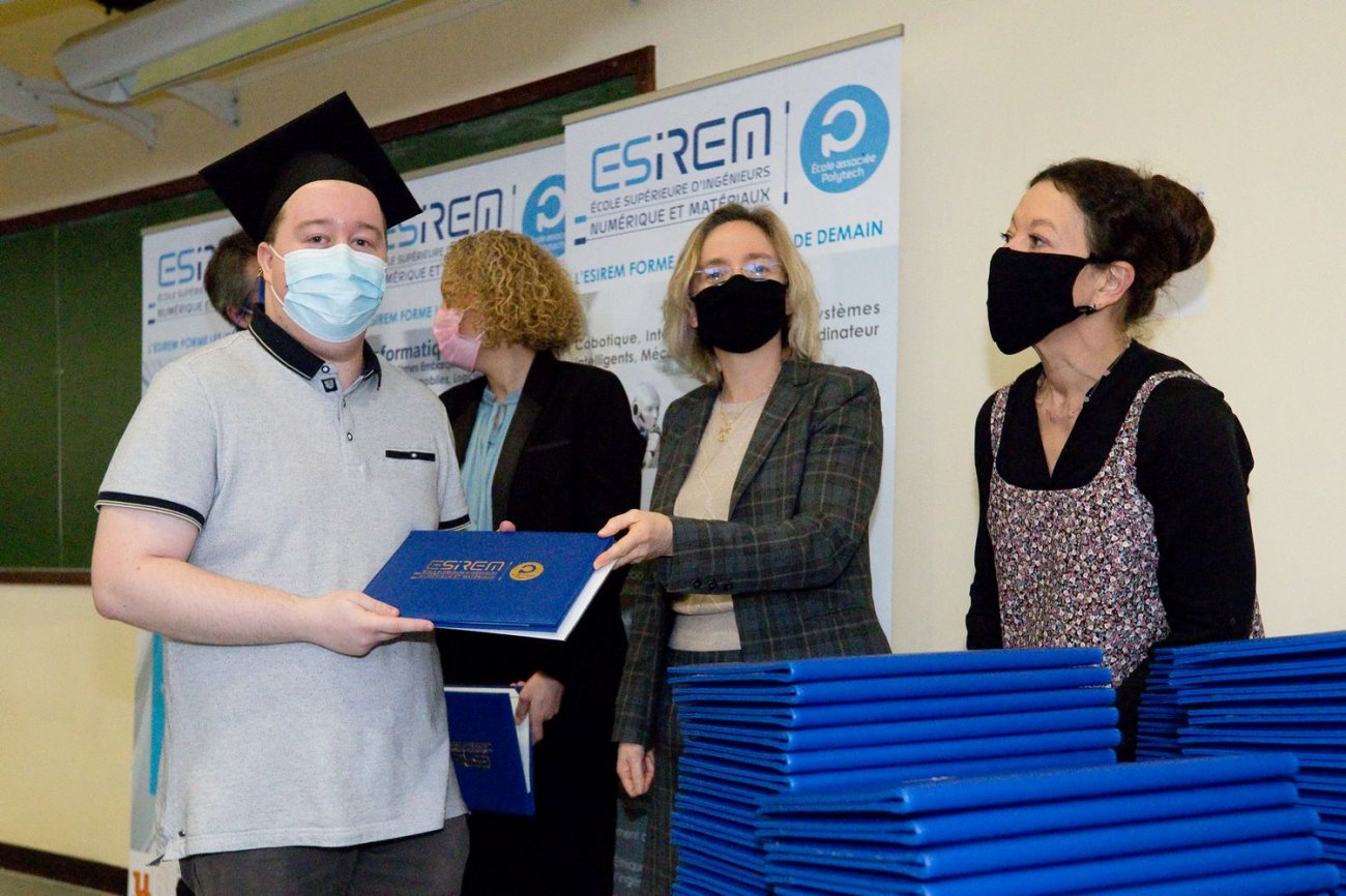 ÉTUDES SUPÉRIEURES : Cérémonie de remise des diplômes de l'ÉSIREM ...