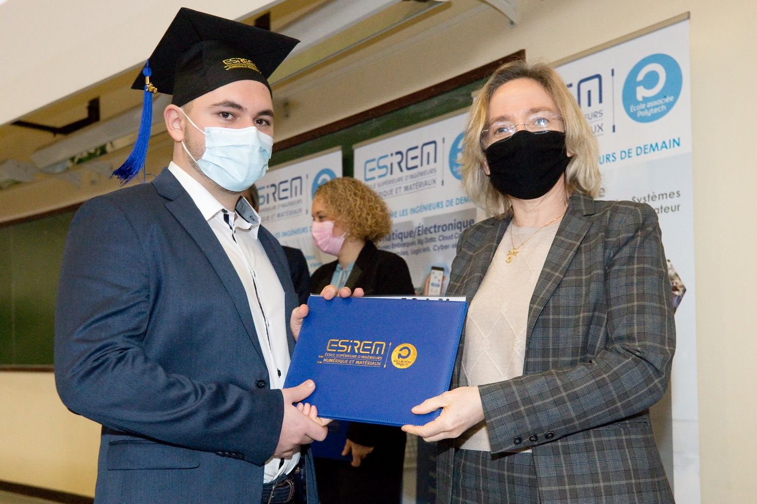 ÉTUDES SUPÉRIEURES : Cérémonie de remise des diplômes de l'ÉSIREM ...