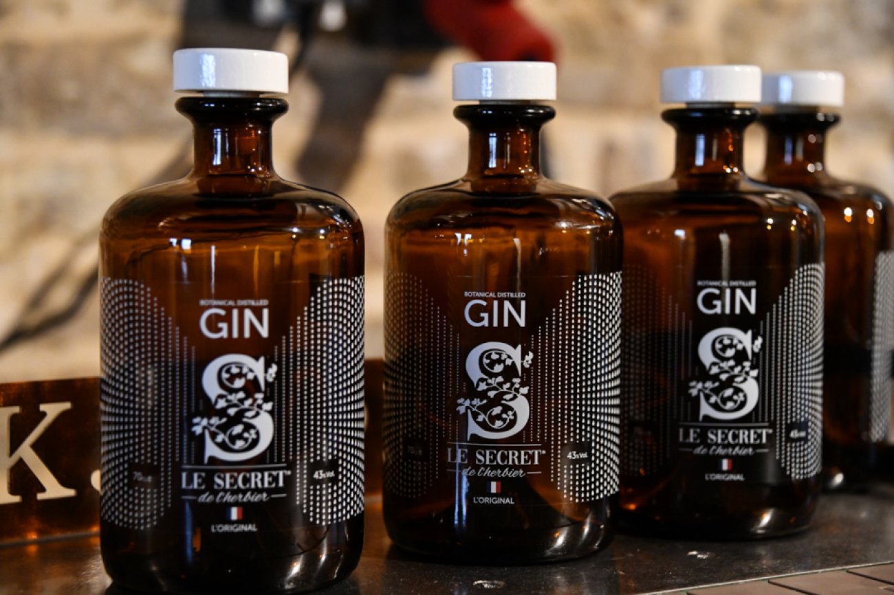 CÔTE-D'OR : Cyril Guyon se lance dans la production de gin aux ...