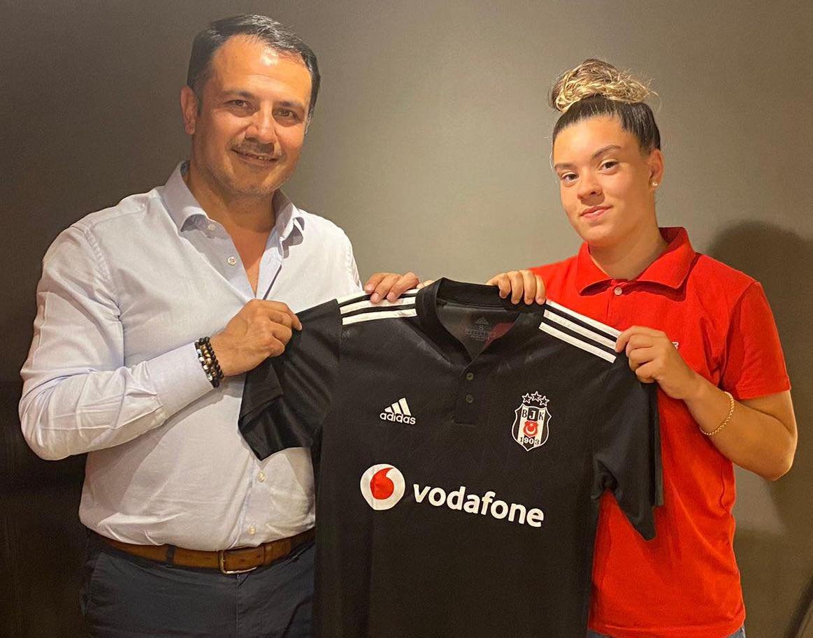 Football : La signature officielle de Meryem Mas - Creusot Infos