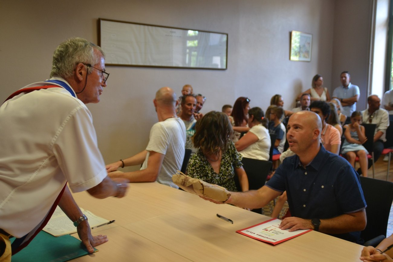 ECUISSES : Baptême républicain pour Manoé, 2 ans et 2 jours - Creusot Infos