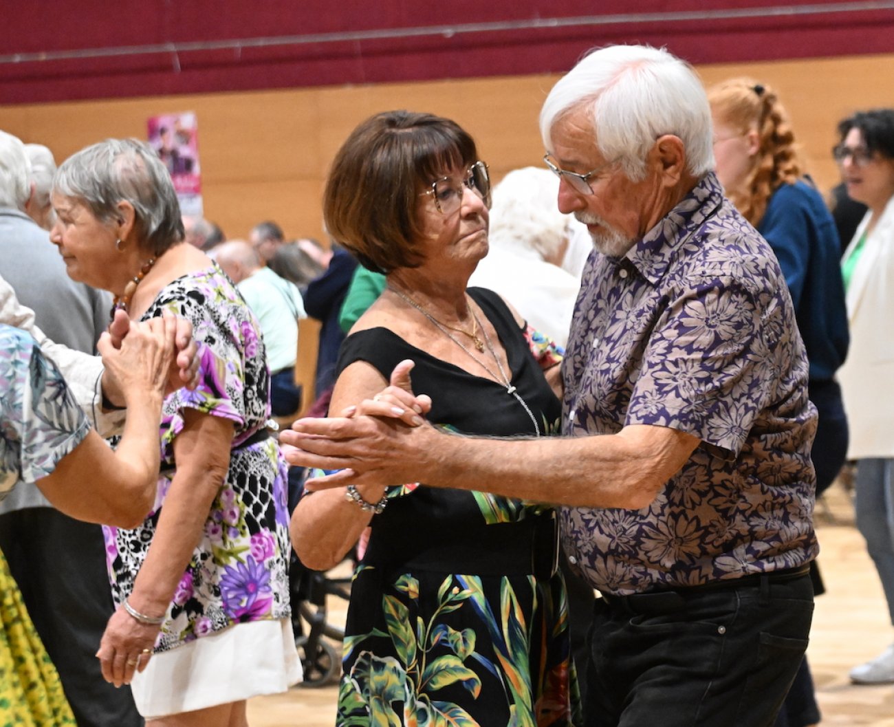 LE CREUSOT : Quelle ambiance au premier thé dansant de la saison, avec ...