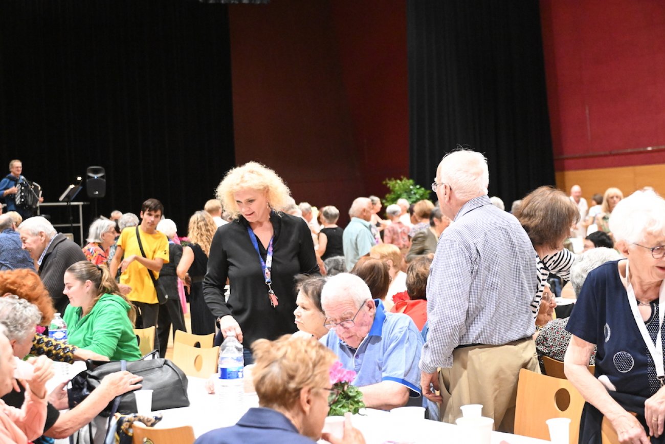 LE CREUSOT : Quelle ambiance au premier thé dansant de la saison, avec ...