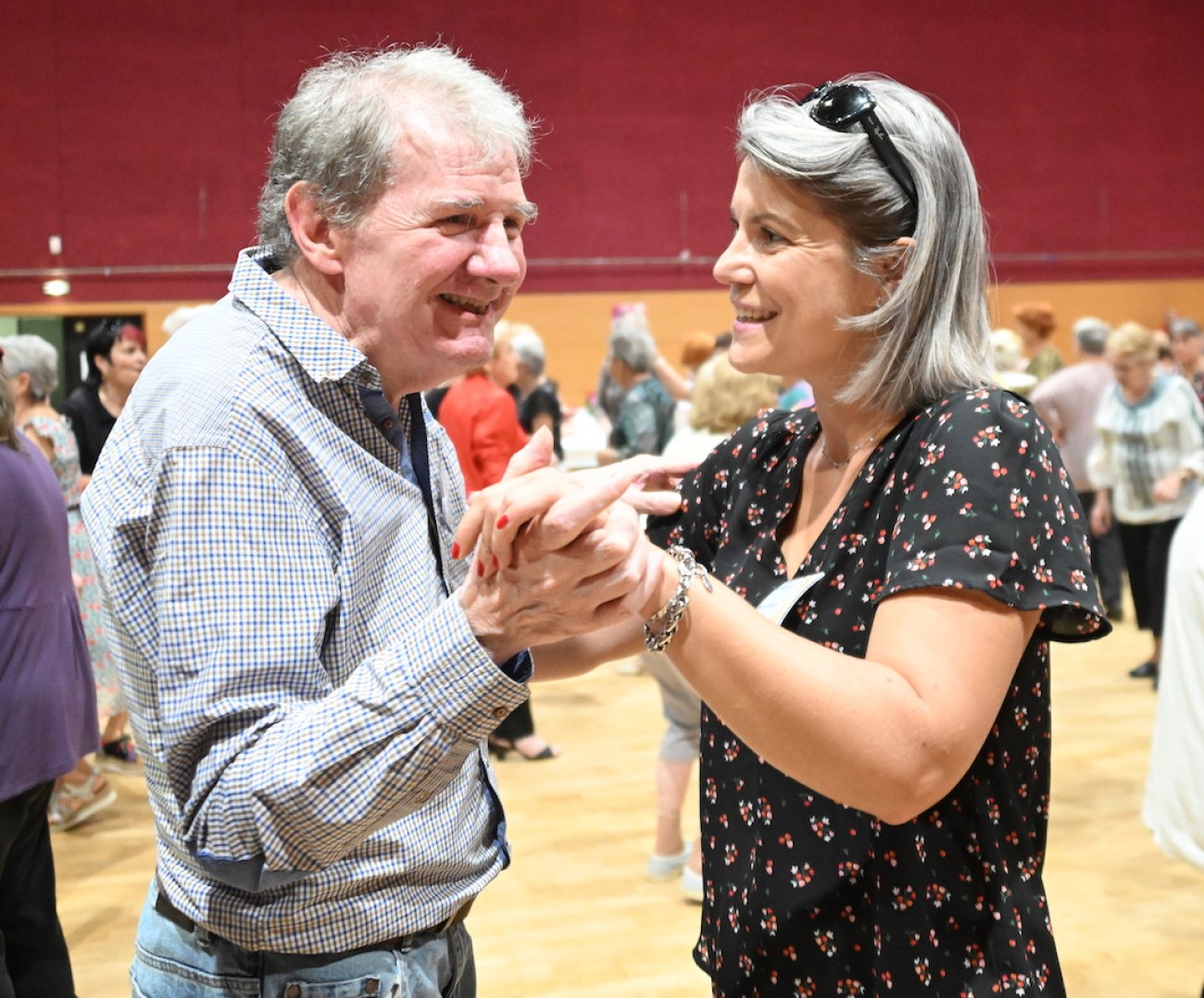 LE CREUSOT : Quelle ambiance au premier thé dansant de la saison, avec ...