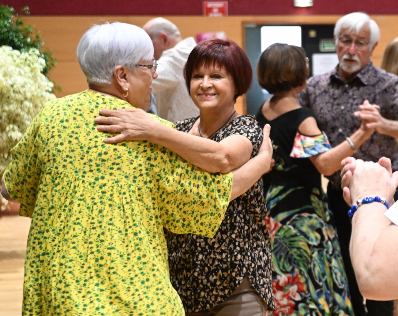 LE CREUSOT : Quelle ambiance au premier thé dansant de la saison, avec ...