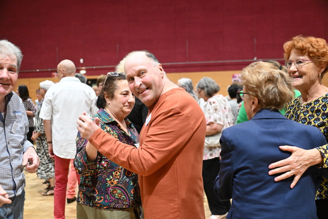 LE CREUSOT : Quelle ambiance au premier thé dansant de la saison, avec ...