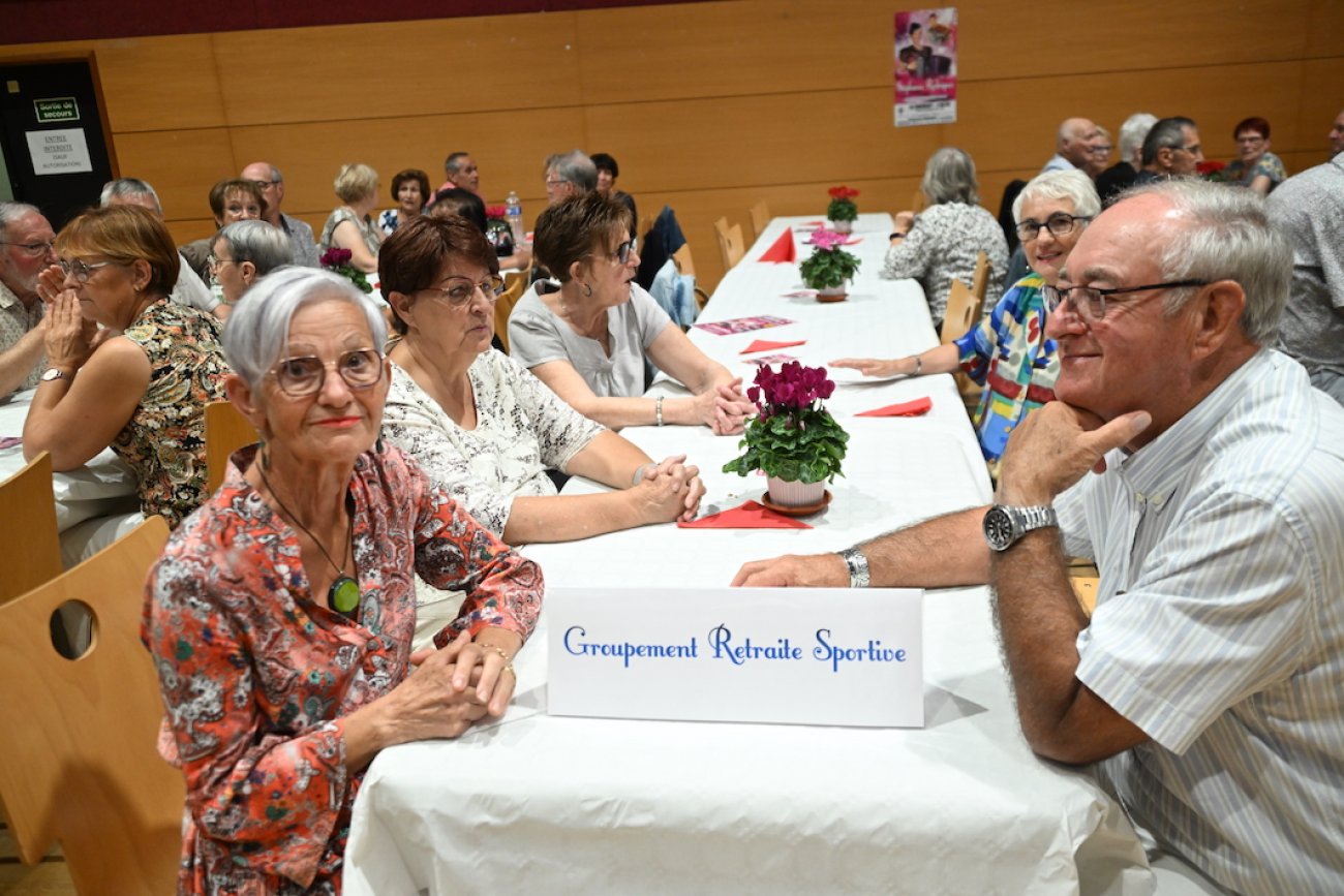 LE CREUSOT : Quelle ambiance au premier thé dansant de la saison, avec ...