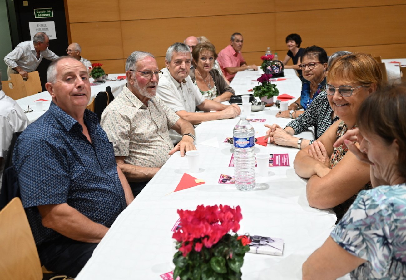 LE CREUSOT : Quelle ambiance au premier thé dansant de la saison, avec ...