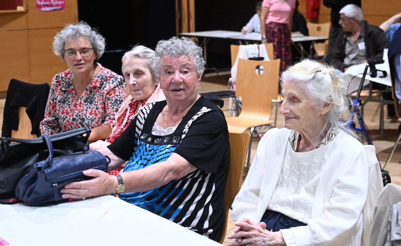LE CREUSOT : Quelle ambiance au premier thé dansant de la saison, avec ...