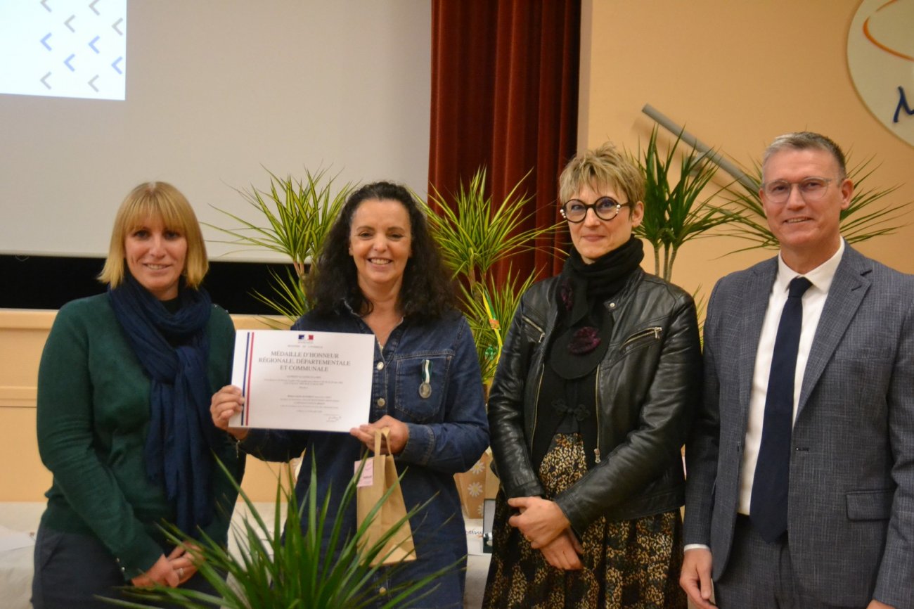 MONTCHANIN : Les agents et retraités de la Ville mis à l’honneur ...