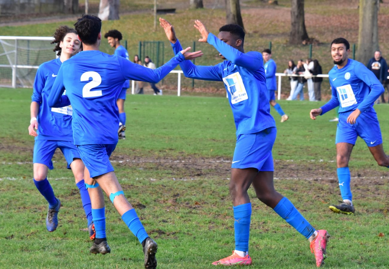 FOOTBALL (U18) : La J.O.Creusot, en battant Vendenesse-sur-Arroux/Marly ...