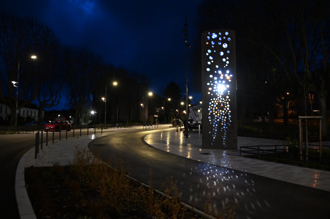 LE CREUSOT : L’œuvre monumentale de Michel Granger a été mise en ...