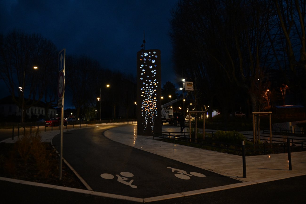 LE CREUSOT : L’œuvre monumentale de Michel Granger a été mise en ...