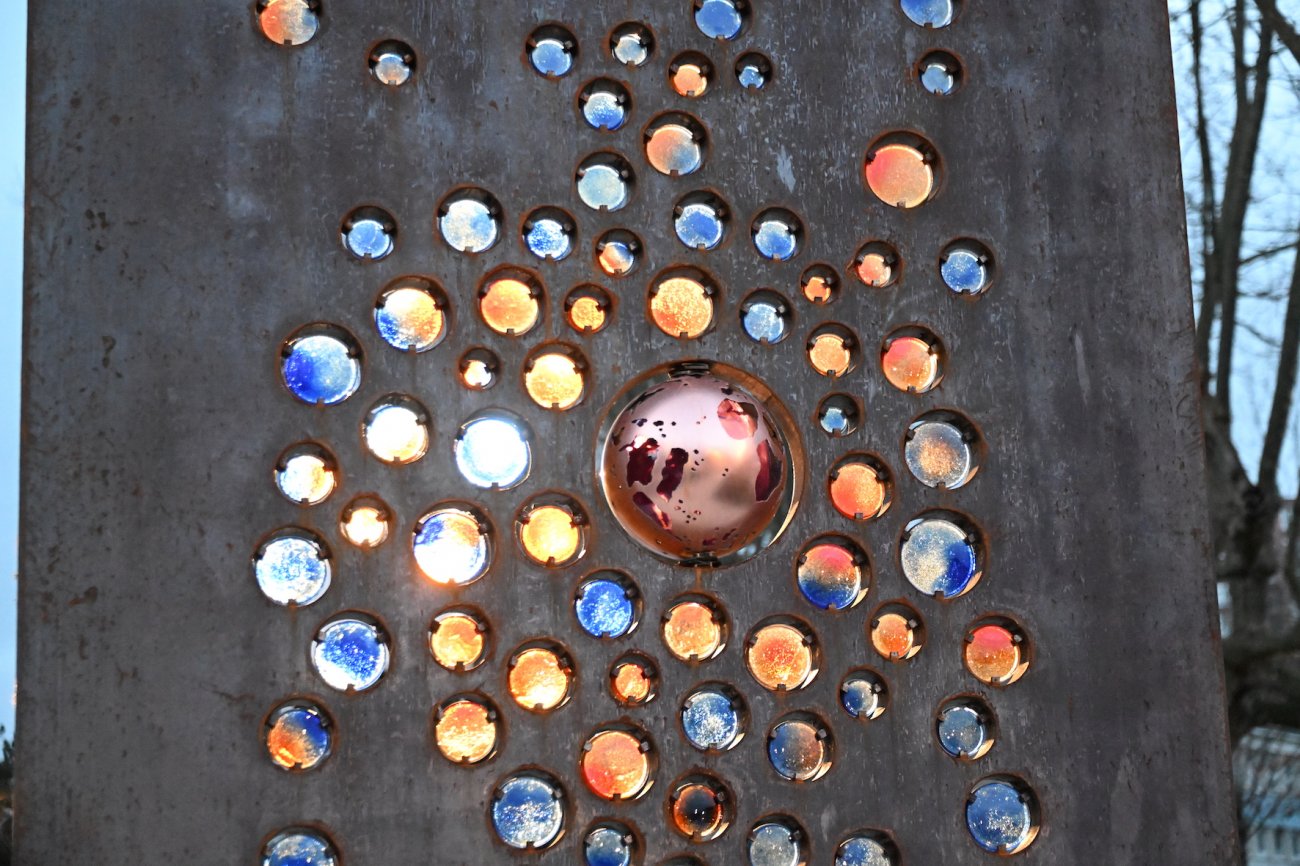 LE CREUSOT : L’œuvre monumentale de Michel Granger a été mise en ...