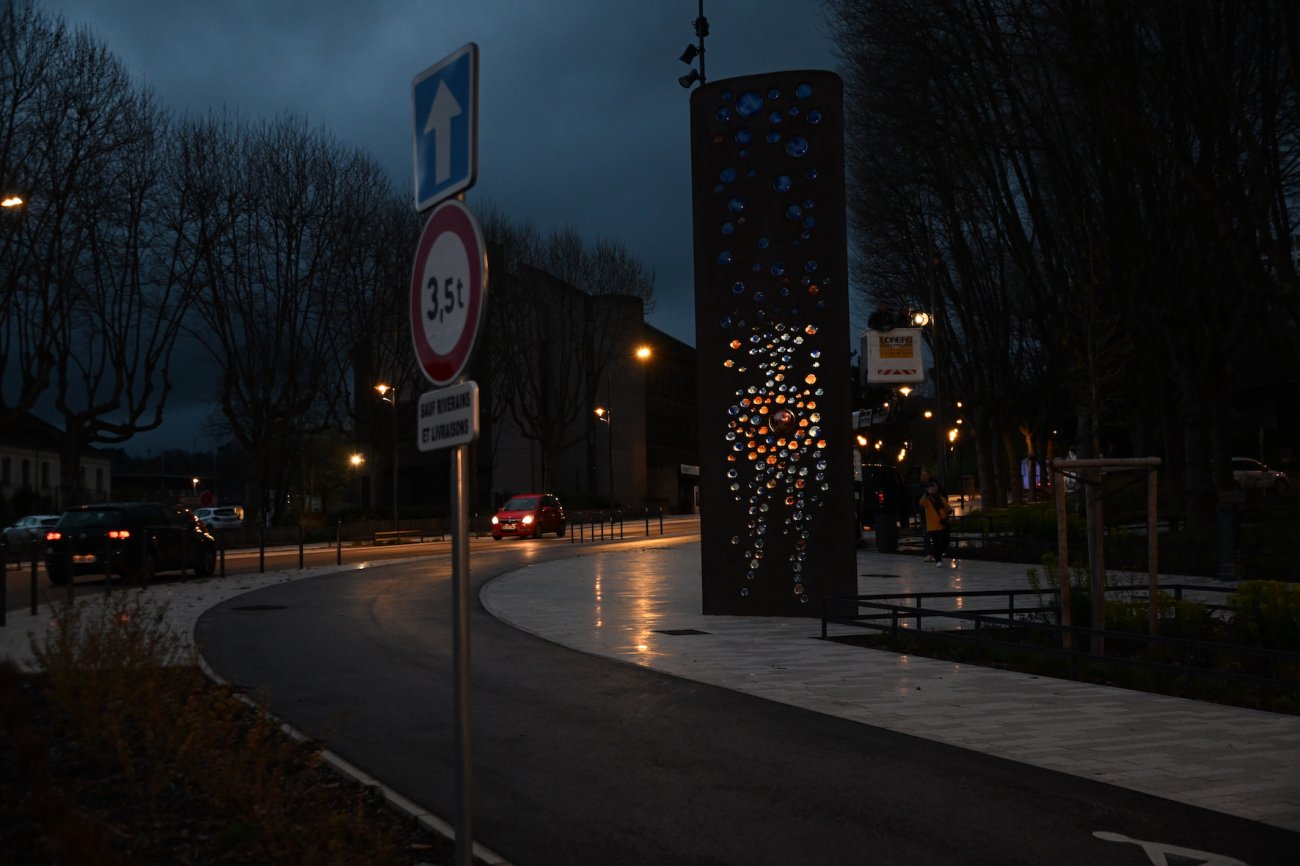 LE CREUSOT : L’œuvre monumentale de Michel Granger a été mise en ...