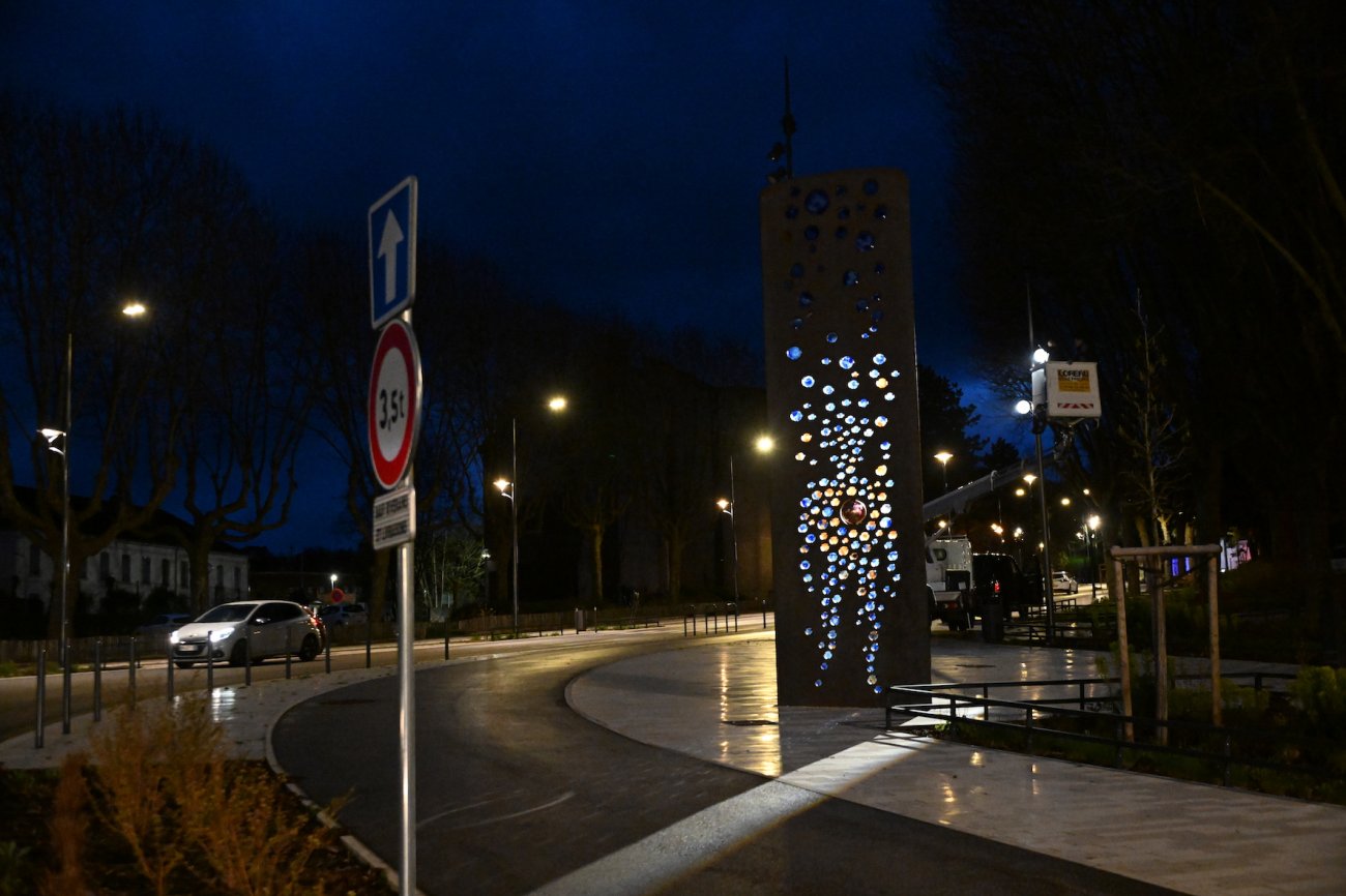 LE CREUSOT : L’œuvre monumentale de Michel Granger a été mise en ...