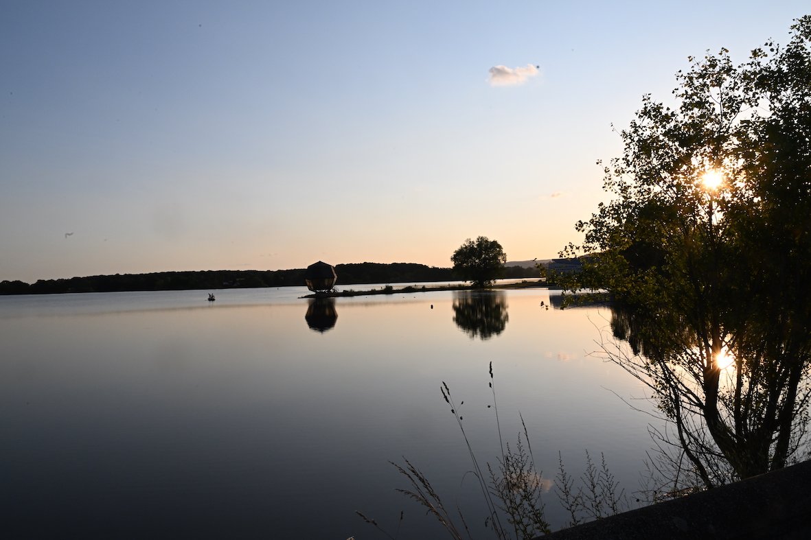 TORCY : Non, non, la pêche n'est pas interdite dans le Lac de Torcy ...