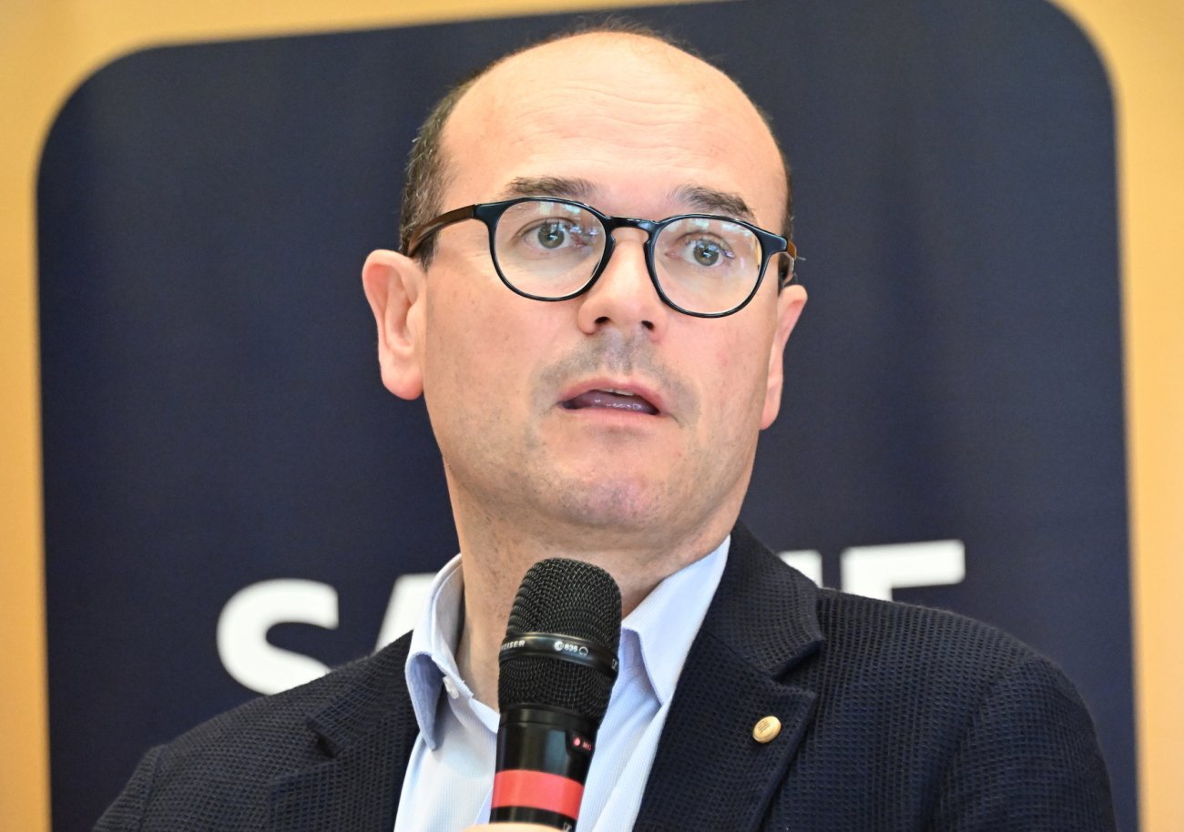 Présidence de l’Assemblée nationale : Sébastien Martin félicite Yaël ...