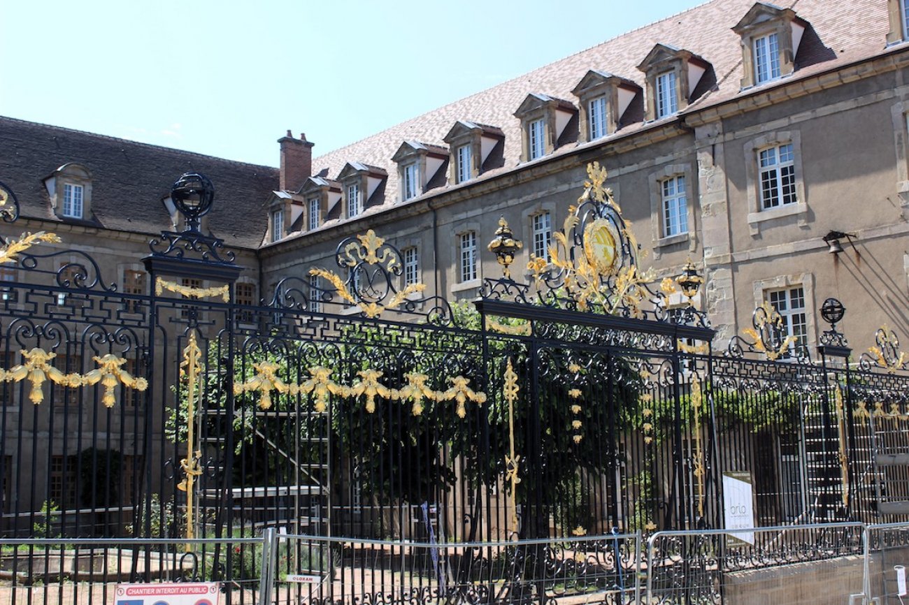 AUTUN : Les grilles du Lycées Bonaparte plus belle que jamais. - Autun ...