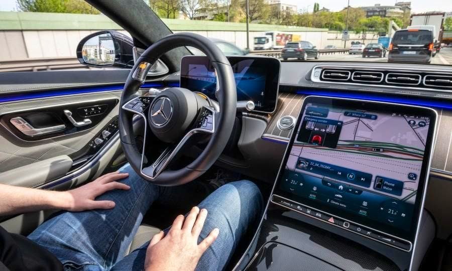 Le pilotage automatique des voitures arrive, sur Autoroute, en Suisse ...
