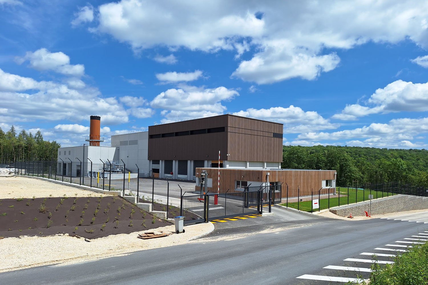 ÉNERGIE : Inauguration de la nouvelle chaufferie biomasse du CEA de ...