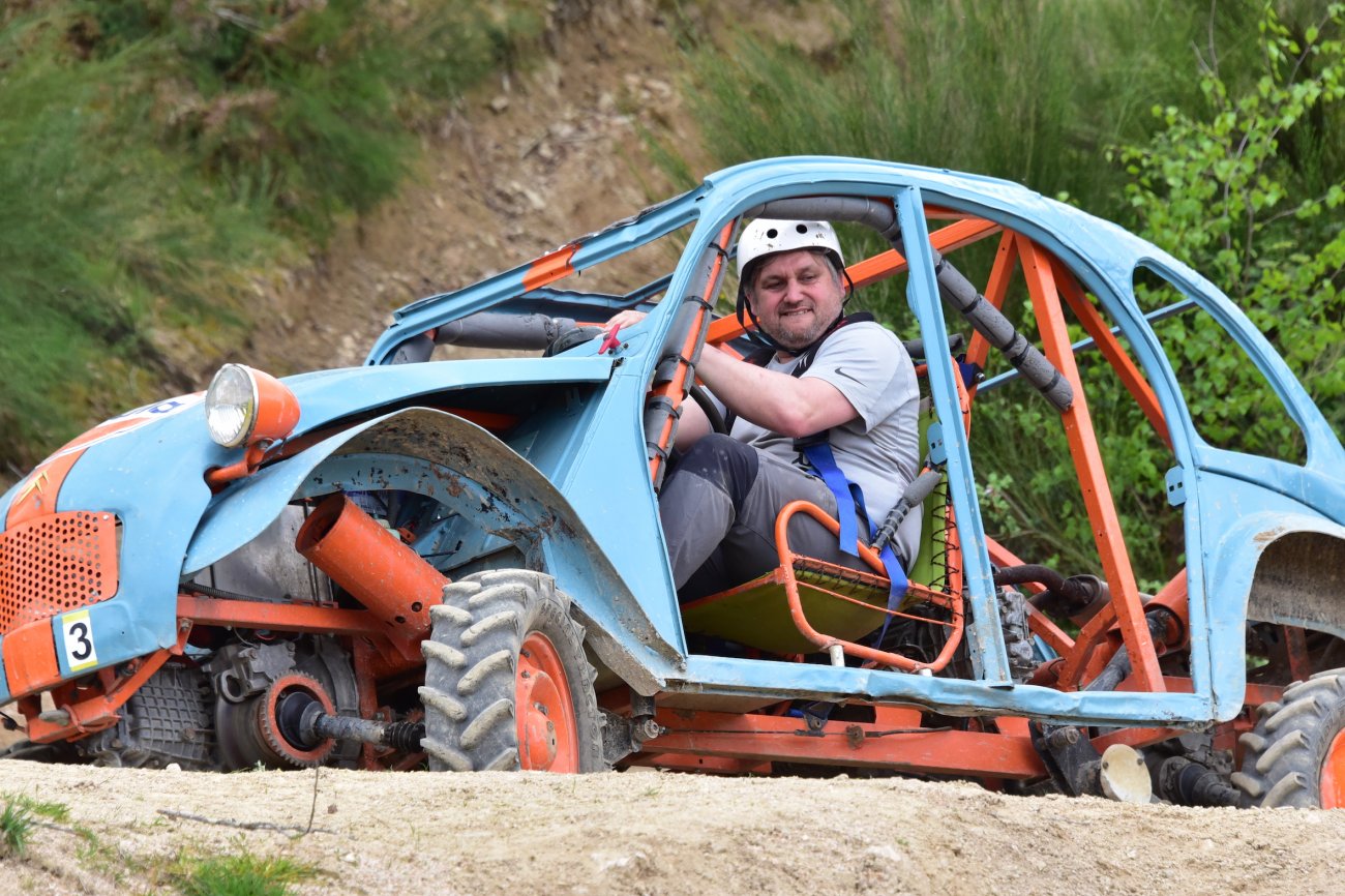 SAONE ET LOIRE : Les 2CV font le spectacle aux Combes Grondées ...