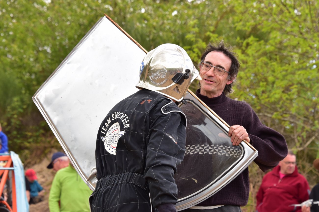 SAONE ET LOIRE : Les 2CV font le spectacle aux Combes Grondées ...