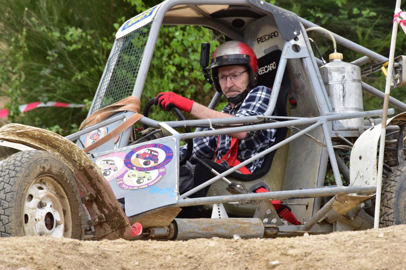 SAONE ET LOIRE : Les 2CV font le spectacle aux Combes Grondées ...