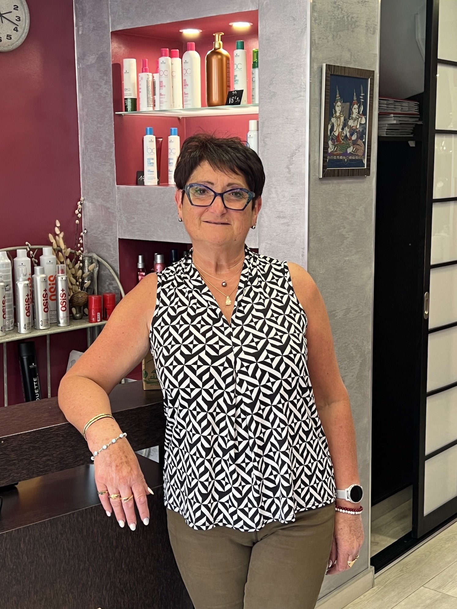 VIE DES COMMERCES : Colette Bourgeois raccroche ces ciseaux après 38 ...