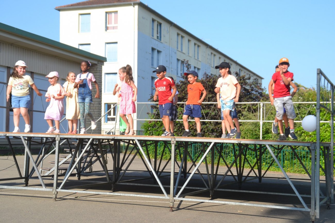 LE CREUSOT : La Kermesse de La Charmille a fait la joie des grands et ...