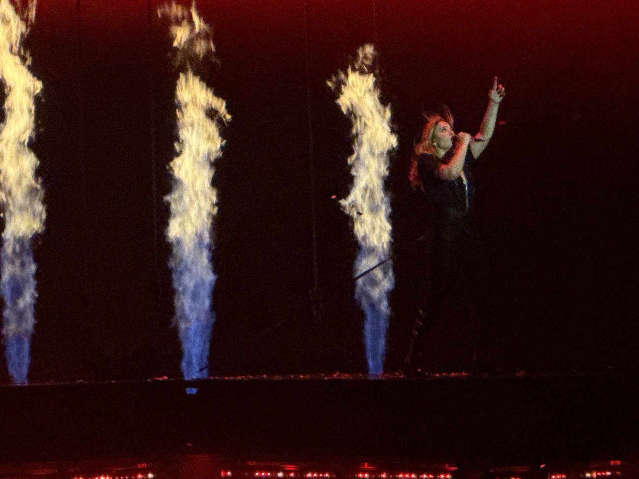 ZÉNITH : Santa a époustouflé les milliers de spectateurs venus l ...