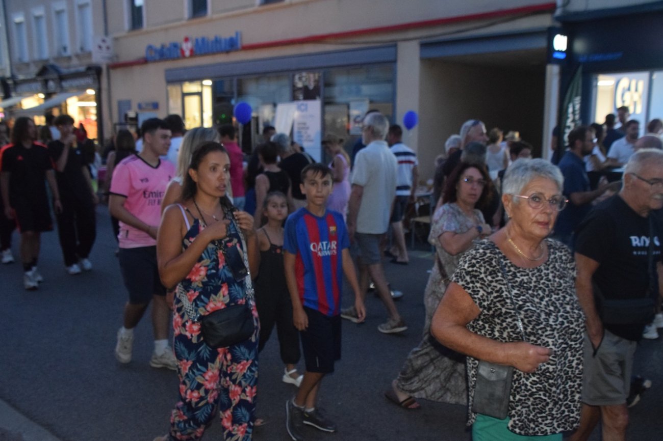 LE CREUSOT : Pleins feux sur le marché nocturne de la rue maréchal Foch ...