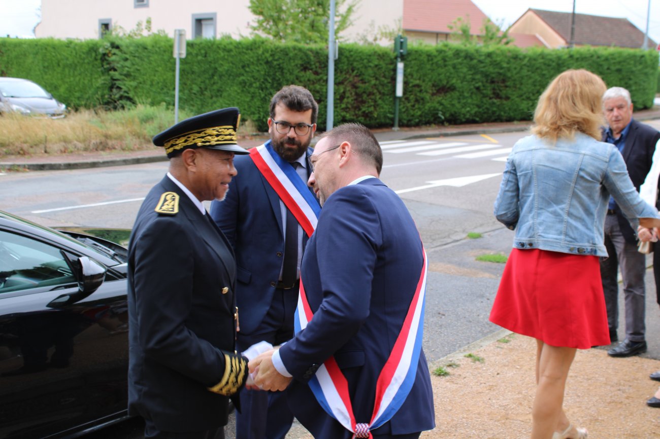 AUTUN : Visite de Juliette Méadel, ministre de la ville au centre ...
