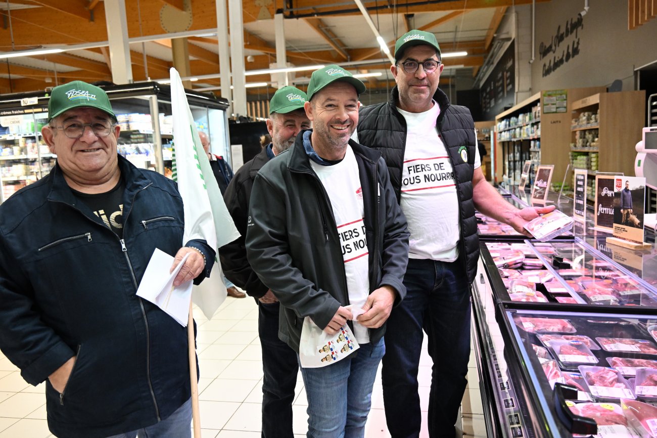 SAONE ET LOIRE : Les agriculteurs à Intermarché, au Creusot, pour ...