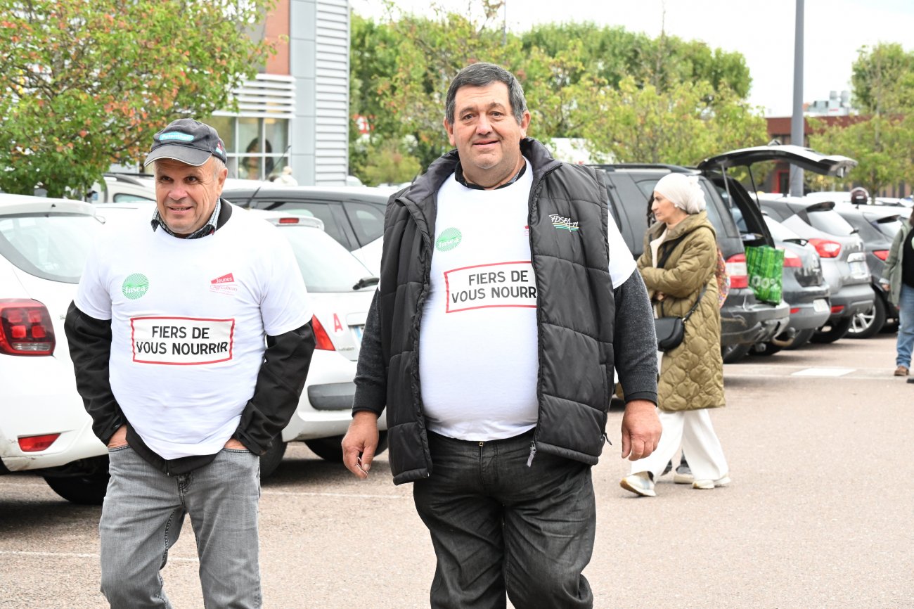 SAONE ET LOIRE : Les agriculteurs à Intermarché, au Creusot, pour ...