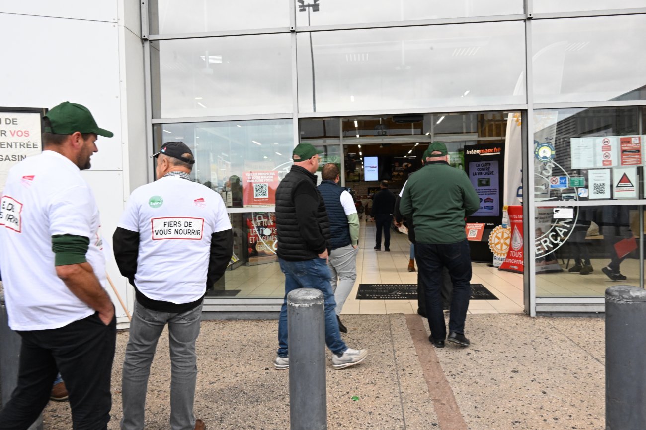 SAONE ET LOIRE : Les agriculteurs à Intermarché, au Creusot, pour ...