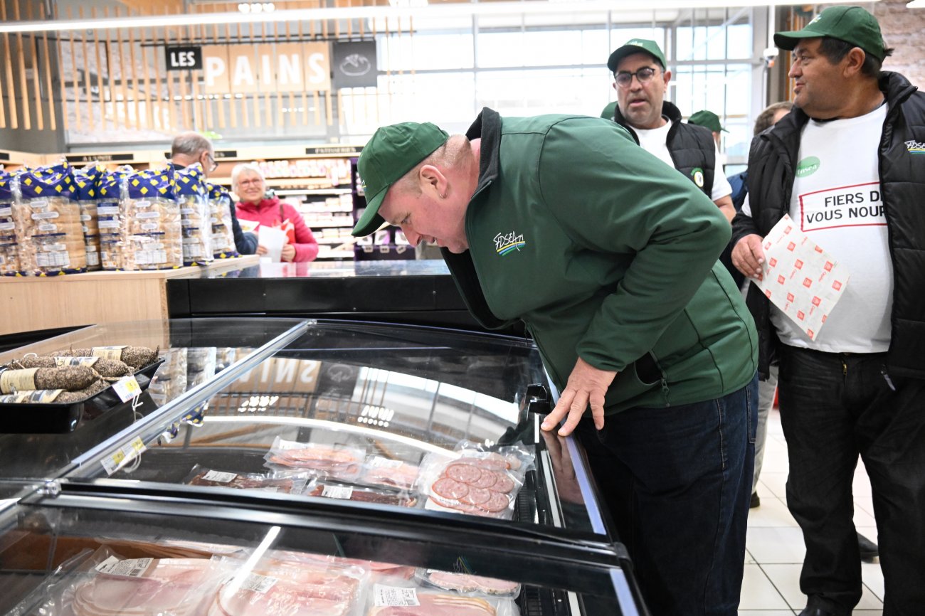 SAONE ET LOIRE : Les agriculteurs à Intermarché, au Creusot, pour ...