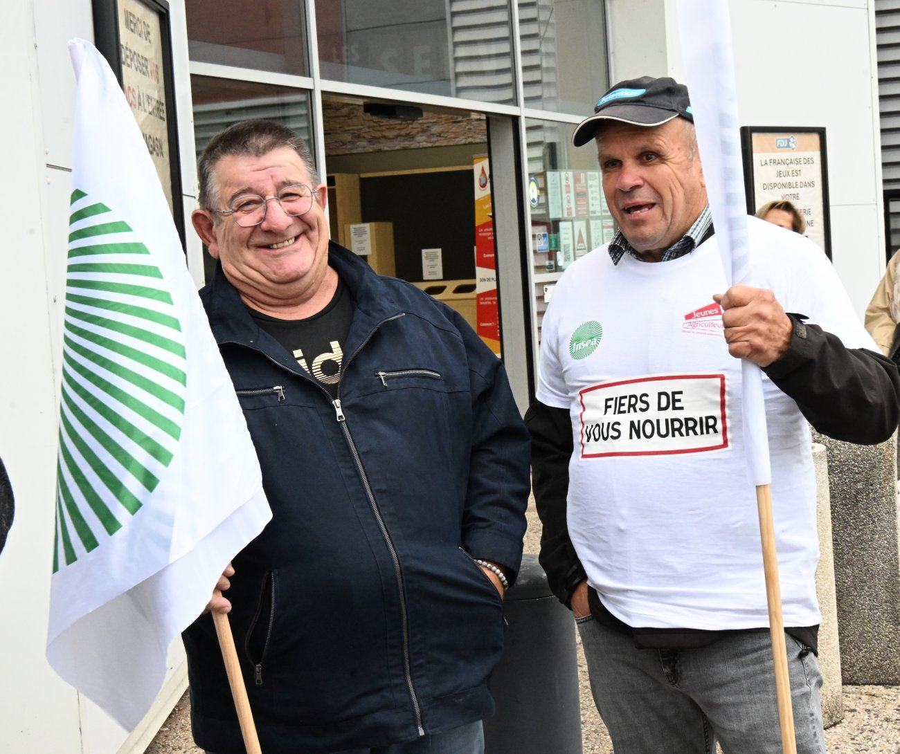 SAONE ET LOIRE : Les agriculteurs à Intermarché, au Creusot, pour ...