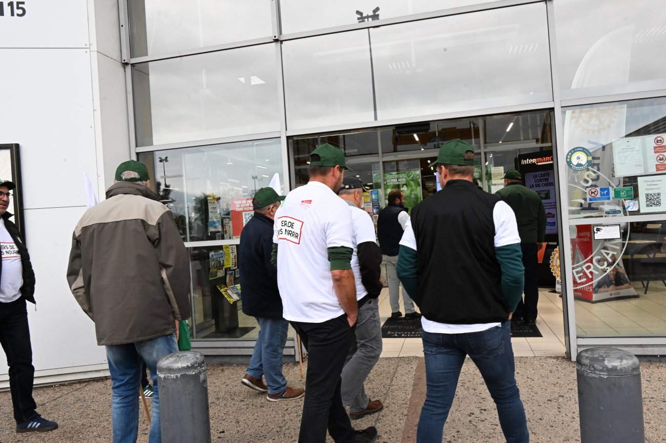 SAONE ET LOIRE : Les agriculteurs à Intermarché, au Creusot, pour ...