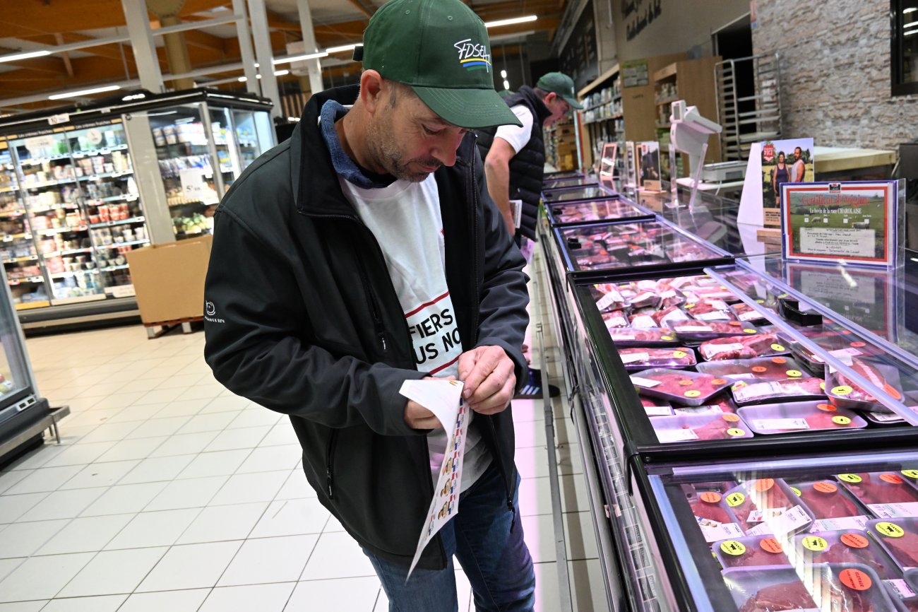 SAONE ET LOIRE : Les agriculteurs à Intermarché, au Creusot, pour ...