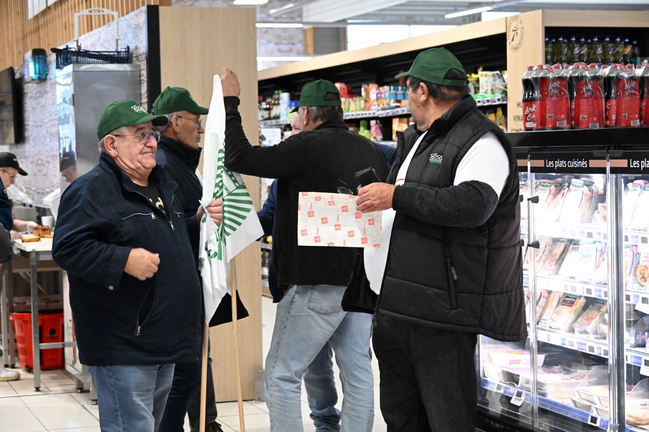 SAONE ET LOIRE : Les agriculteurs à Intermarché, au Creusot, pour ...